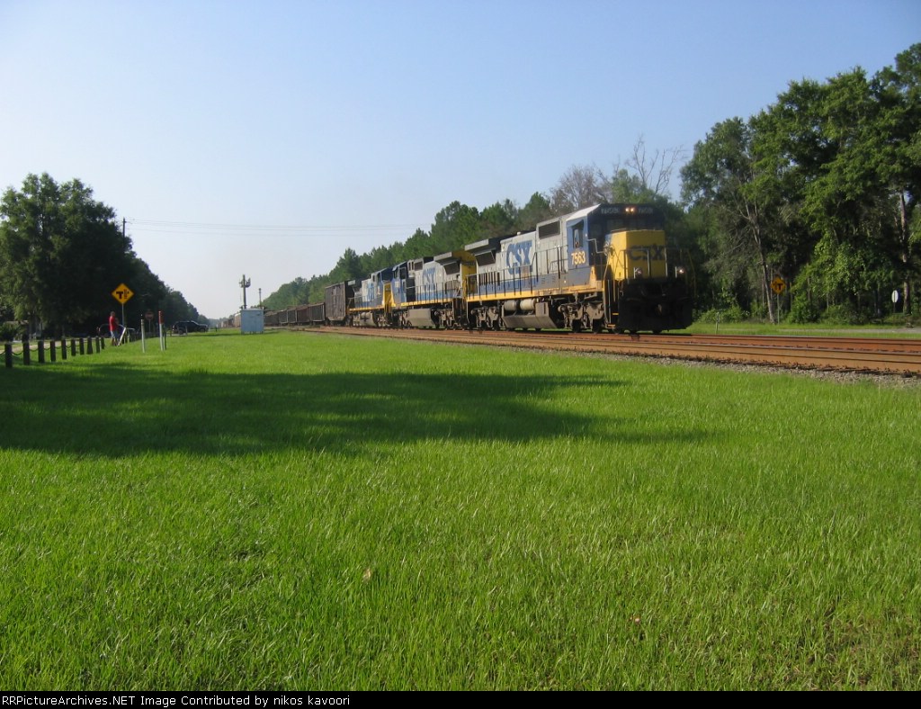CSX 7563 on Q456